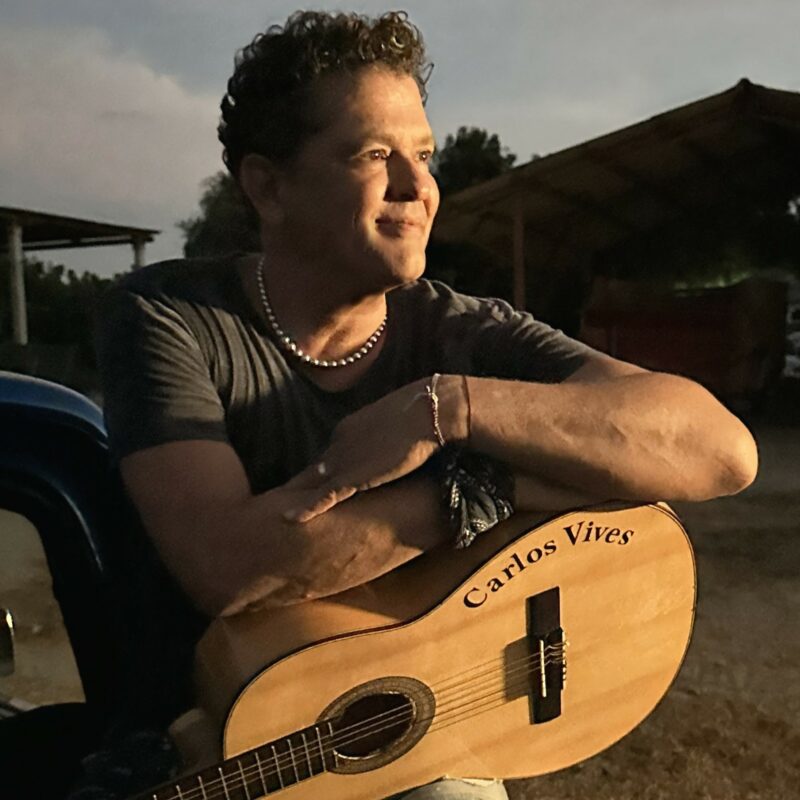 Carlos Vives y Katie James presentan el video de "En la selva"